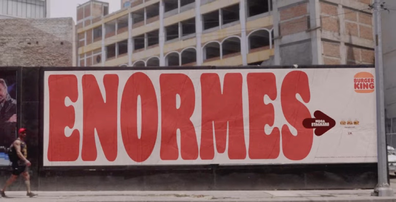 Burger King'in reklam panoları gerçek hamburger boyutlarını yansıtıyor ...