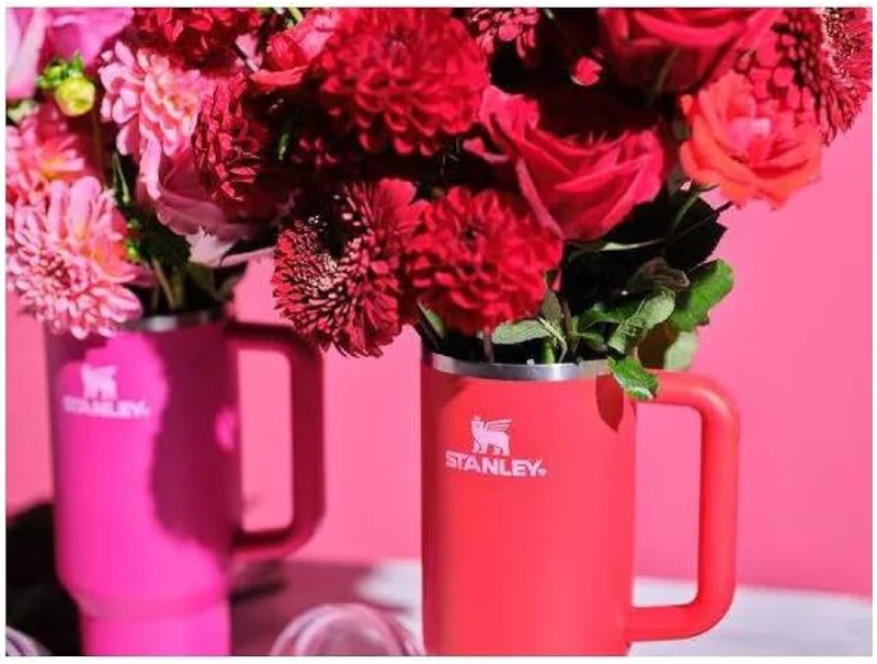 Stanley'nin Sevgililer Günü'ne özel çıkardığı bardakları mağazalarda ...
